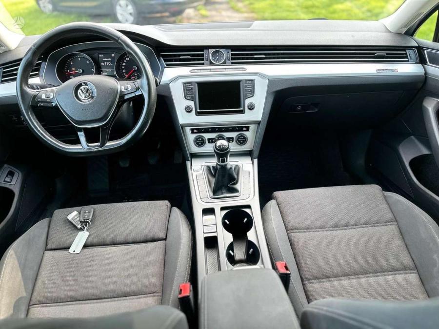 Grey Volkswagen Passat 2016 in Rokiskis, with an engine capacity of 1.60 L and mileage of 240 thousand km for 6550 €, photo 20 on AUTOMOTO.COM.LV