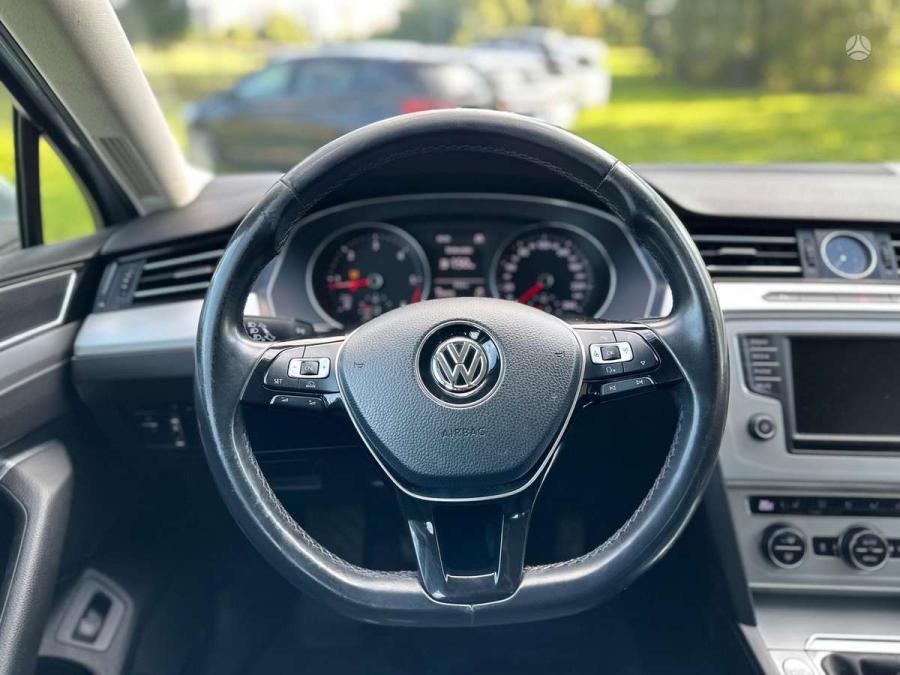 Grey Volkswagen Passat 2016 in Rokiskis, with an engine capacity of 1.60 L and mileage of 240 thousand km for 6550 €, photo 21 on AUTOMOTO.COM.LV