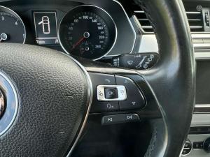 Grey Volkswagen Passat 2016 in Rokiskis, with an engine capacity of 1.60 L and mileage of 240 thousand km for 6550 €, photo 24 on AUTOMOTO.COM.LV