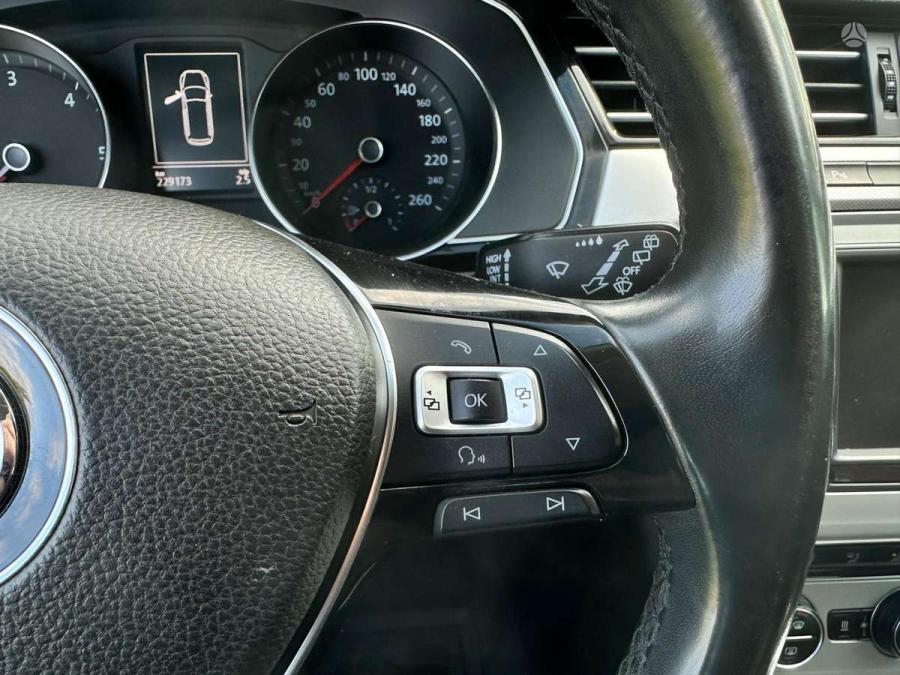 Grey Volkswagen Passat 2016 in Rokiskis, with an engine capacity of 1.60 L and mileage of 240 thousand km for 6550 €, photo 24 on AUTOMOTO.COM.LV