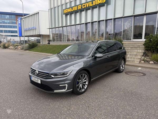 Grey Volkswagen Passat 2016 in Vilnius, with an engine capacity of 1.40 L and mileage of 242 thousand km for 9200 €, photo 1 on AUTOMOTO.COM.LV