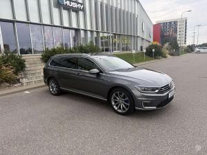 Pelēks Volkswagen Passat 2016 Viļņa, ar dzinēja tilpumu 1.40 L un nobraukumu 242 tūkst. km par 9200 €, foto 4 vietnē AUTOMOTO.COM.LV