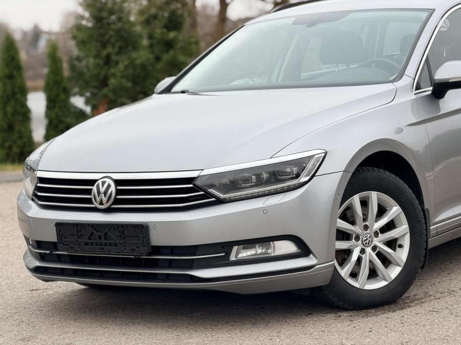 Grey Volkswagen Passat 2017 in Utena, with an engine capacity of 1.60 L and mileage of 307 thousand km for 8550 €, photo 4 on AUTOMOTO.COM.LV