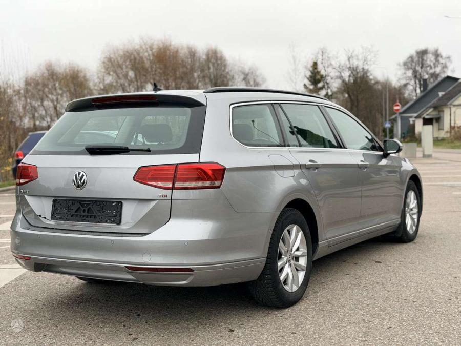 Grey Volkswagen Passat 2017 in Utena, with an engine capacity of 1.60 L and mileage of 307 thousand km for 8550 €, photo 9 on AUTOMOTO.COM.LV
