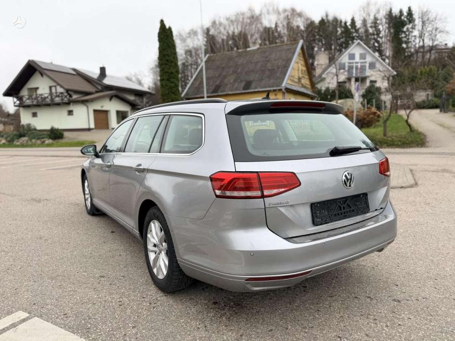 Grey Volkswagen Passat 2017 in Utena, with an engine capacity of 1.60 L and mileage of 307 thousand km for 8550 €, photo 10 on AUTOMOTO.COM.LV