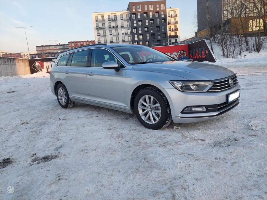 Grey Volkswagen Passat 2017 in Vilnius, with an engine capacity of 2.00 L and mileage of 198 thousand km for 8990 €, photo 1 on AUTOMOTO.COM.LV