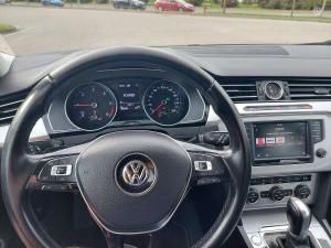Grey Volkswagen Passat 2017 in Vilnius, with an engine capacity of 2.00 L and mileage of 198 thousand km for 8990 €, photo 10 on AUTOMOTO.COM.LV