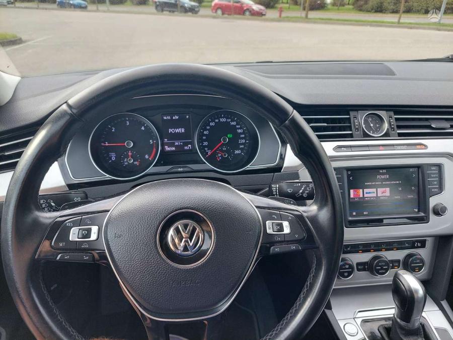 Grey Volkswagen Passat 2017 in Vilnius, with an engine capacity of 2.00 L and mileage of 198 thousand km for 8990 €, photo 10 on AUTOMOTO.COM.LV