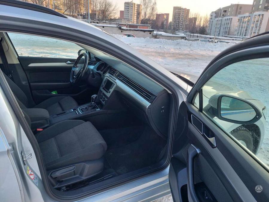 Grey Volkswagen Passat 2017 in Vilnius, with an engine capacity of 2.00 L and mileage of 198 thousand km for 8990 €, photo 12 on AUTOMOTO.COM.LV