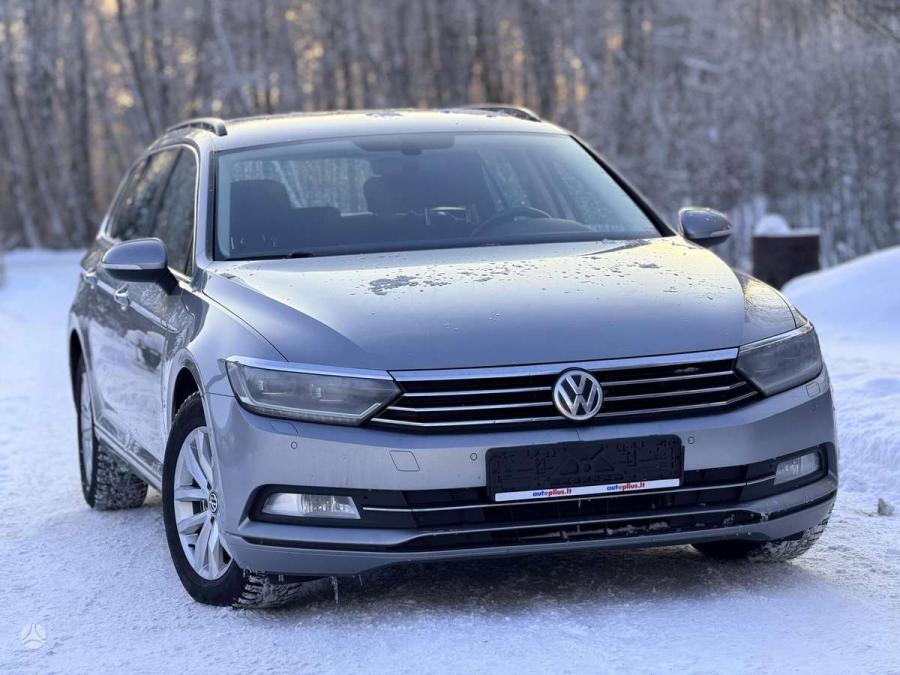 Grey Volkswagen Passat 2017 in Utena, with an engine capacity of 1.60 L and mileage of 307 thousand km for 8750 €, photo 3 on AUTOMOTO.COM.LV