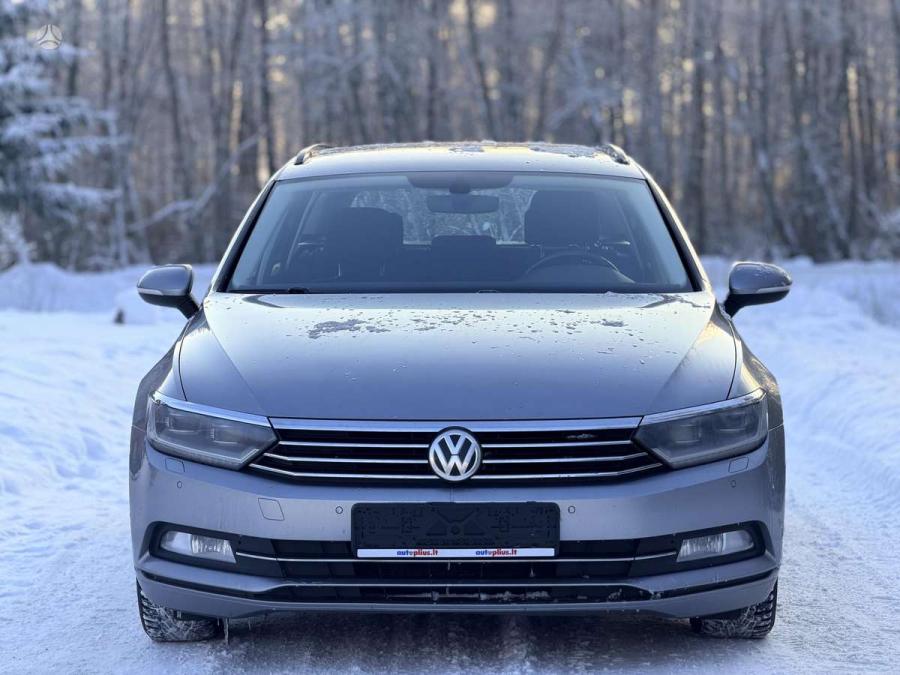 Grey Volkswagen Passat 2017 in Utena, with an engine capacity of 1.60 L and mileage of 307 thousand km for 8750 €, photo 6 on AUTOMOTO.COM.LV