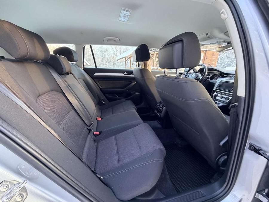 Grey Volkswagen Passat 2017 in Utena, with an engine capacity of 1.60 L and mileage of 307 thousand km for 8750 €, photo 12 on AUTOMOTO.COM.LV