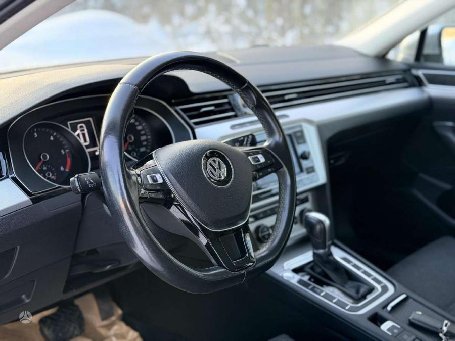 Grey Volkswagen Passat 2017 in Utena, with an engine capacity of 1.60 L and mileage of 307 thousand km for 8750 €, photo 18 on AUTOMOTO.COM.LV
