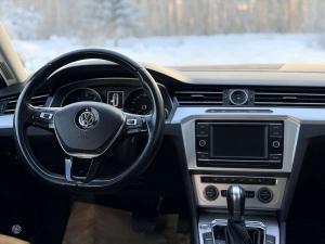 Grey Volkswagen Passat 2017 in Utena, with an engine capacity of 1.60 L and mileage of 307 thousand km for 8750 €, photo 20 on AUTOMOTO.COM.LV
