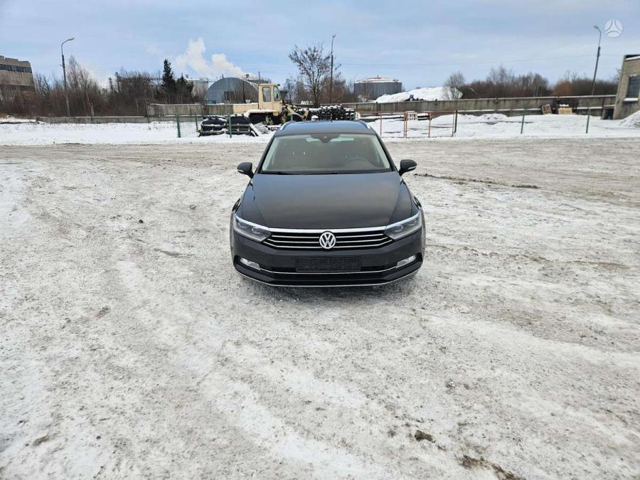 Pelēks Volkswagen Passat 2017 Alīta, ar dzinēja tilpumu 1.60 L un nobraukumu 326 tūkst. km par 9450 €, foto 8 vietnē AUTOMOTO.COM.LV