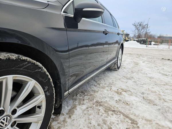 Pelēks Volkswagen Passat 2017 Alīta, ar dzinēja tilpumu 1.60 L un nobraukumu 326 tūkst. km par 9450 €, foto 9 vietnē AUTOMOTO.COM.LV