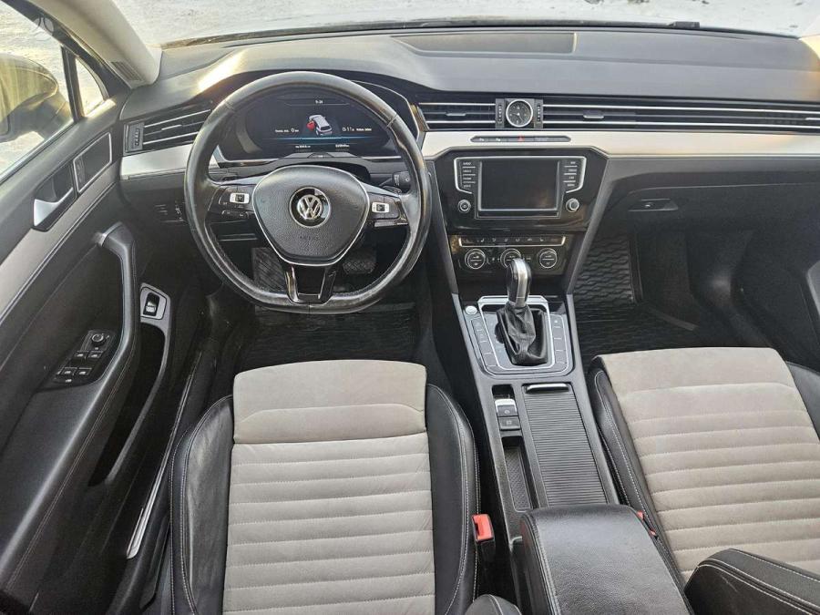 Pelēks Volkswagen Passat 2017 Alīta, ar dzinēja tilpumu 1.60 L un nobraukumu 326 tūkst. km par 9450 €, foto 25 vietnē AUTOMOTO.COM.LV