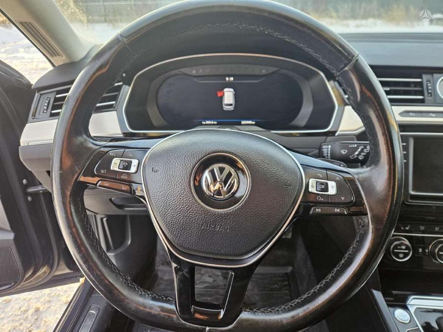 Pelēks Volkswagen Passat 2017 Alīta, ar dzinēja tilpumu 1.60 L un nobraukumu 326 tūkst. km par 9450 €, foto 26 vietnē AUTOMOTO.COM.LV