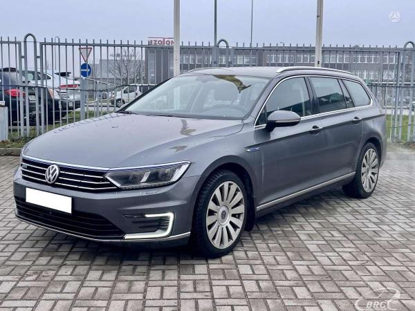 Pelēks Volkswagen Passat 2017 Klaipėda, ar dzinēja tilpumu 1.40 L un nobraukumu 239 tūkst. km par 8900 €, foto 1 vietnē AUTOMOTO.COM.LV
