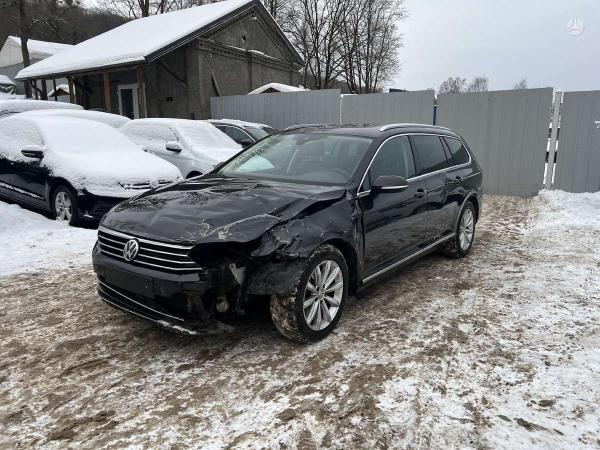 Pelēks Volkswagen Passat 2017 Kauņa, ar dzinēja tilpumu 1.97 L un nobraukumu 214 tūkst. km par 5900 €, foto 2 vietnē AUTOMOTO.COM.LV