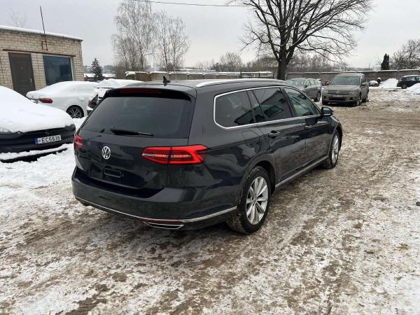 Pelēks Volkswagen Passat 2017 Kauņa, ar dzinēja tilpumu 1.97 L un nobraukumu 214 tūkst. km par 5900 €, foto 3 vietnē AUTOMOTO.COM.LV