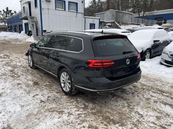 Pelēks Volkswagen Passat 2017 Kauņa, ar dzinēja tilpumu 1.97 L un nobraukumu 214 tūkst. km par 5900 €, foto 4 vietnē AUTOMOTO.COM.LV