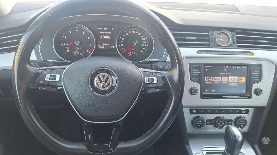 Pelēks Volkswagen Passat 2017 Gargždai, ar dzinēja tilpumu 1.40 L un nobraukumu 137 tūkst. km par 13500 €, foto 2 vietnē AUTOMOTO.COM.LV