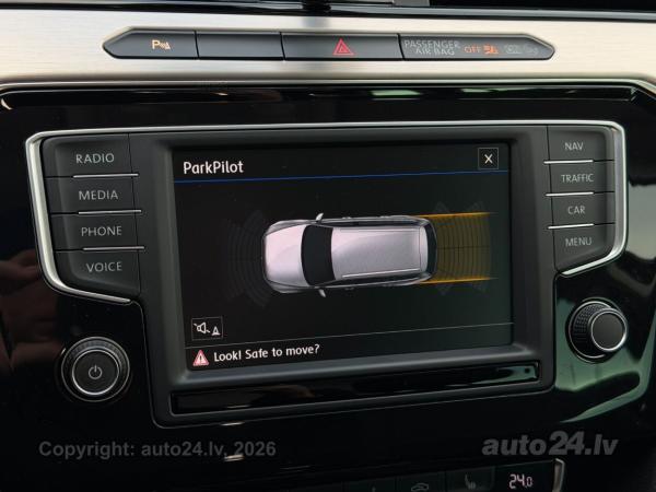 Grey Volkswagen Passat 2017 in Parnu, with an engine capacity of 2.00 L and mileage of 215 thousand km for 13900 €, photo 11 on AUTOMOTO.COM.LV