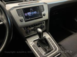 Grey Volkswagen Passat 2017 in Parnu, with an engine capacity of 2.00 L and mileage of 259 thousand km for 9900 €, photo 20 on AUTOMOTO.COM.LV