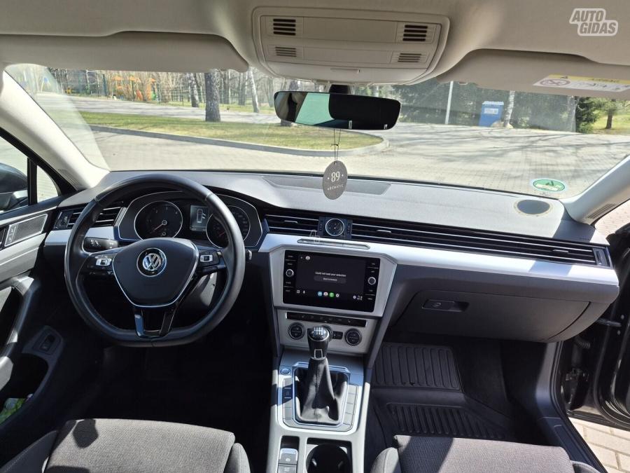 Grey Volkswagen Passat 2017 in Klaipeda, with an engine capacity of 2.00 L and mileage of 176 thousand km for 11500 €, photo 10 on AUTOMOTO.COM.LV