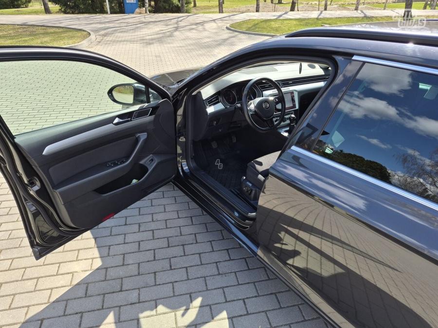 Grey Volkswagen Passat 2017 in Klaipeda, with an engine capacity of 2.00 L and mileage of 176 thousand km for 11500 €, photo 11 on AUTOMOTO.COM.LV