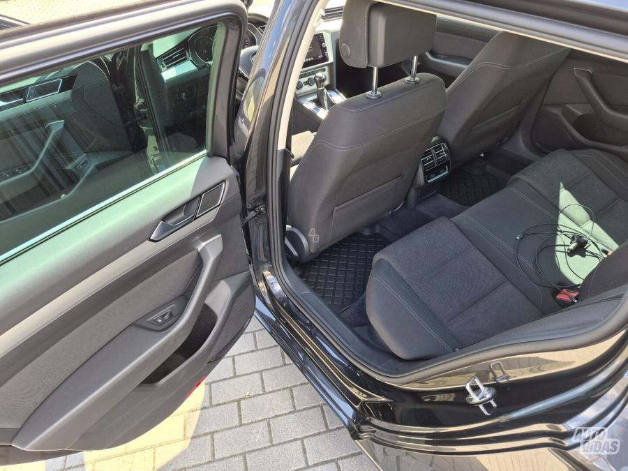 Grey Volkswagen Passat 2017 in Klaipeda, with an engine capacity of 2.00 L and mileage of 176 thousand km for 11500 €, photo 12 on AUTOMOTO.COM.LV