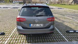 Grey Volkswagen Passat 2017 in Kaunas, with an engine capacity of 1.80 L and mileage of 197 thousand km for 11300 €, photo 4 on AUTOMOTO.COM.LV