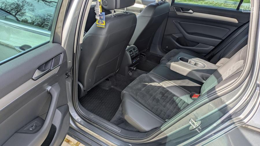 Grey Volkswagen Passat 2017 in Kaunas, with an engine capacity of 1.80 L and mileage of 197 thousand km for 11300 €, photo 12 on AUTOMOTO.COM.LV
