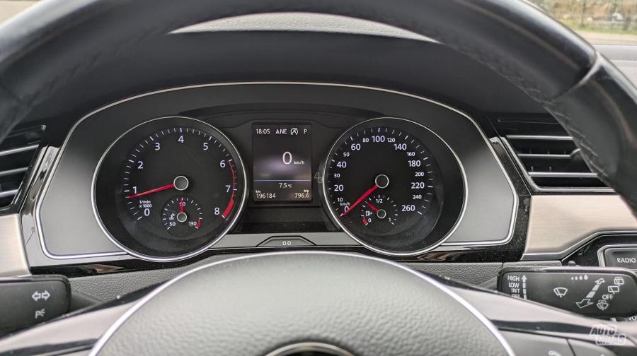 Grey Volkswagen Passat 2017 in Kaunas, with an engine capacity of 1.80 L and mileage of 197 thousand km for 11300 €, photo 18 on AUTOMOTO.COM.LV
