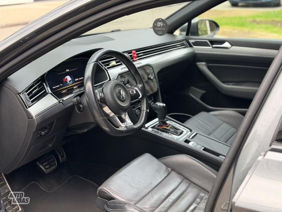 Grey Volkswagen Passat 2017 in Vilnius, with an engine capacity of 2.00 L and mileage of 280 thousand km for 14500 €, photo 10 on AUTOMOTO.COM.LV