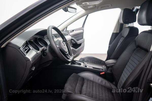 Grey Volkswagen Passat 2017 in Tallinn, with an engine capacity of 2.00 L and mileage of 237 thousand km for 12999 €, photo 7 on AUTOMOTO.COM.LV