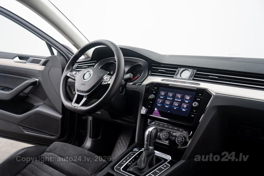 Grey Volkswagen Passat 2017 in Tallinn, with an engine capacity of 2.00 L and mileage of 237 thousand km for 12999 €, photo 12 on AUTOMOTO.COM.LV