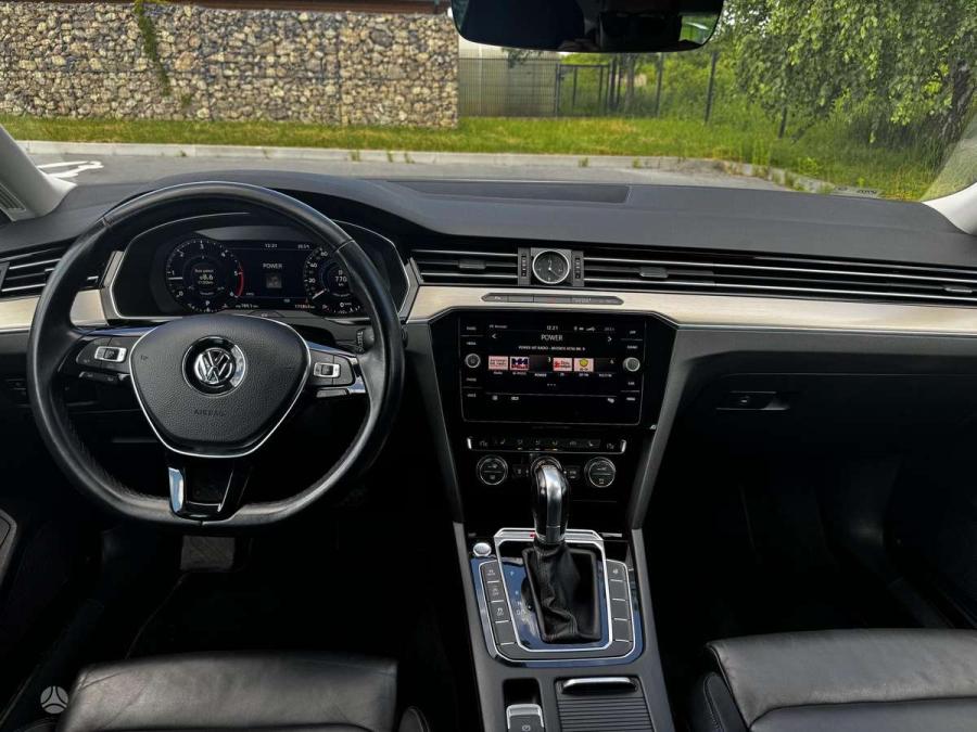 Grey Volkswagen Passat 2017 in Kaunas, with an engine capacity of 2.00 L and mileage of 175 thousand km for 15700 €, photo 10 on AUTOMOTO.COM.LV