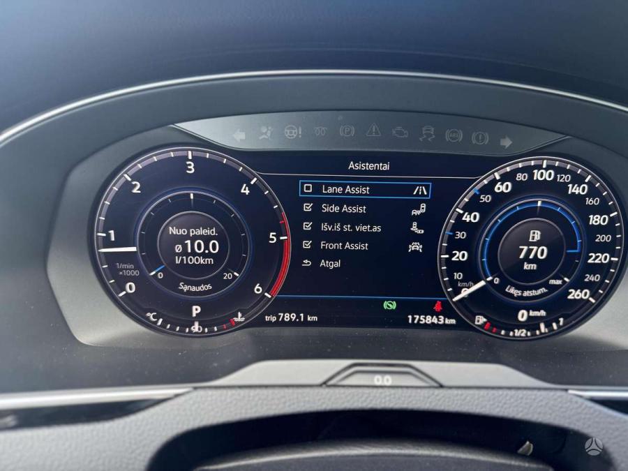 Grey Volkswagen Passat 2017 in Kaunas, with an engine capacity of 2.00 L and mileage of 175 thousand km for 15700 €, photo 11 on AUTOMOTO.COM.LV