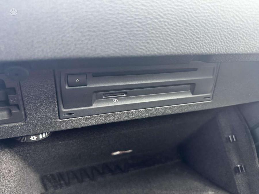 Grey Volkswagen Passat 2017 in Kaunas, with an engine capacity of 2.00 L and mileage of 175 thousand km for 15700 €, photo 17 on AUTOMOTO.COM.LV