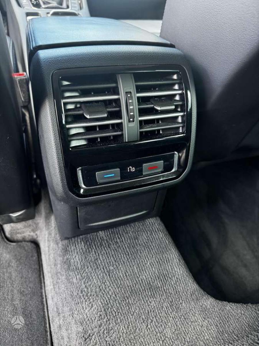 Grey Volkswagen Passat 2017 in Kaunas, with an engine capacity of 2.00 L and mileage of 175 thousand km for 15700 €, photo 19 on AUTOMOTO.COM.LV