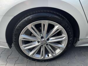 Grey Volkswagen Passat 2017 in Kaunas, with an engine capacity of 2.00 L and mileage of 175 thousand km for 15700 €, photo 23 on AUTOMOTO.COM.LV