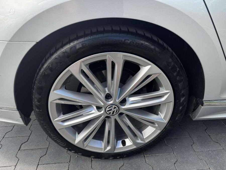 Grey Volkswagen Passat 2017 in Kaunas, with an engine capacity of 2.00 L and mileage of 175 thousand km for 15700 €, photo 23 on AUTOMOTO.COM.LV