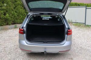 Grey Volkswagen Passat 2017 in Alytus, with an engine capacity of 1.60 L and mileage of 294 thousand km for 7950 €, photo 6 on AUTOMOTO.COM.LV