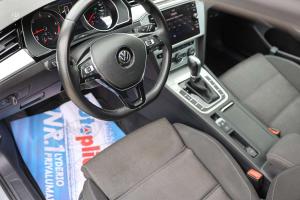 Grey Volkswagen Passat 2017 in Alytus, with an engine capacity of 1.60 L and mileage of 294 thousand km for 7950 €, photo 10 on AUTOMOTO.COM.LV