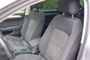 Grey Volkswagen Passat 2017 in Alytus, with an engine capacity of 1.60 L and mileage of 294 thousand km for 7950 €, photo 11 on AUTOMOTO.COM.LV