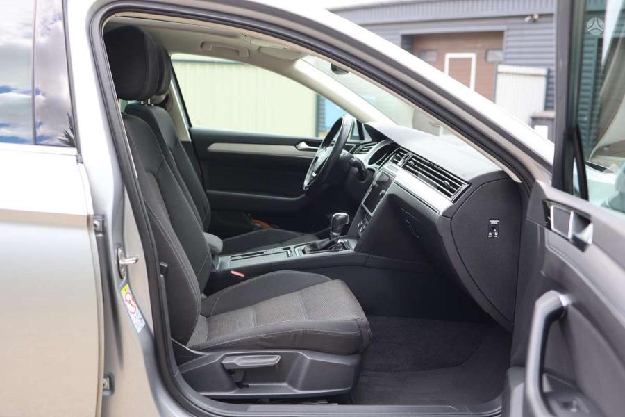 Grey Volkswagen Passat 2017 in Alytus, with an engine capacity of 1.60 L and mileage of 294 thousand km for 7950 €, photo 12 on AUTOMOTO.COM.LV
