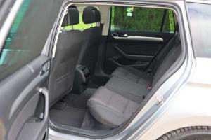 Grey Volkswagen Passat 2017 in Alytus, with an engine capacity of 1.60 L and mileage of 294 thousand km for 7950 €, photo 13 on AUTOMOTO.COM.LV