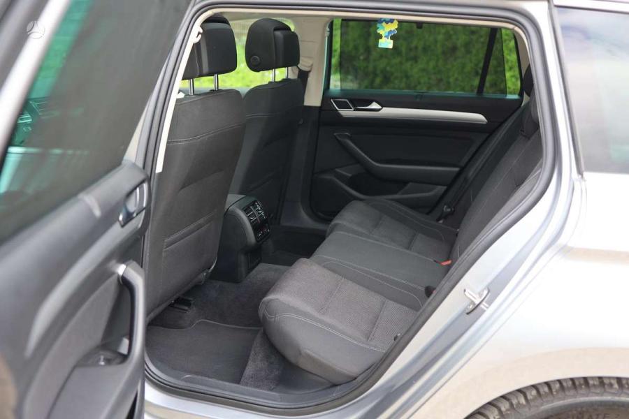 Grey Volkswagen Passat 2017 in Alytus, with an engine capacity of 1.60 L and mileage of 294 thousand km for 7950 €, photo 13 on AUTOMOTO.COM.LV